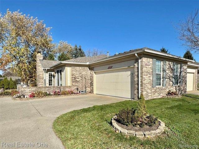 18379 Pleasant Valley Dr, Macomb Township, MI 48044