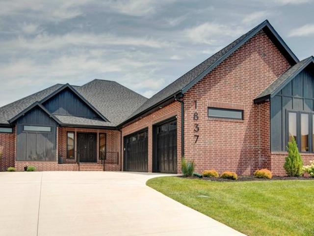 1837 E Cobblestone Dr, Ozark, MO 65721