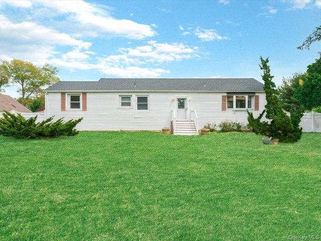 1837 Lincoln Ave, Holbrook, NY 11741