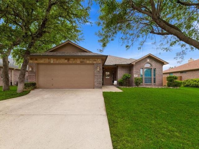 1837 Roadrunner Dr, Weatherford, TX 76088
