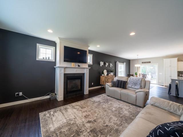 1837 Spruce Grove Trail