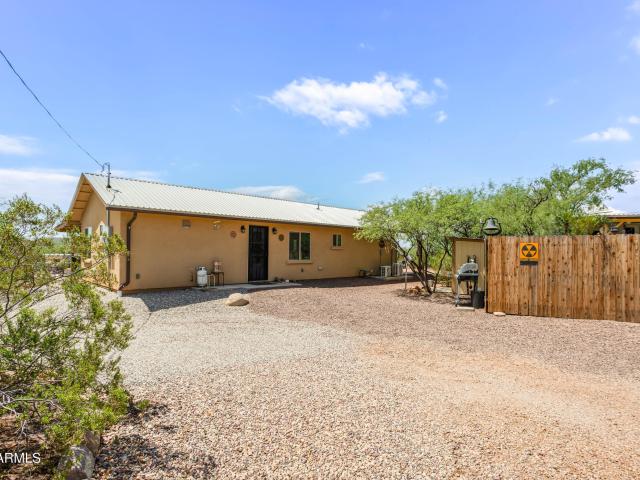 1838 e hootin holler trail