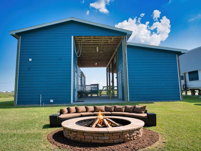 1838 Hall Ave, Sargent, TX 77414 | MLS #53728