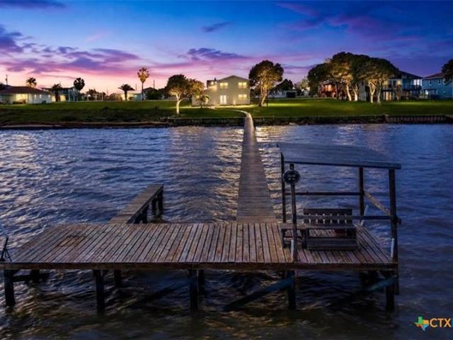 1838 W Bayshore Dr, Palacios, TX 77465