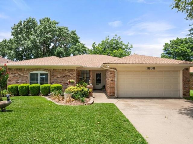 1838 Westcrest Dr, Arlington, TX 76013
