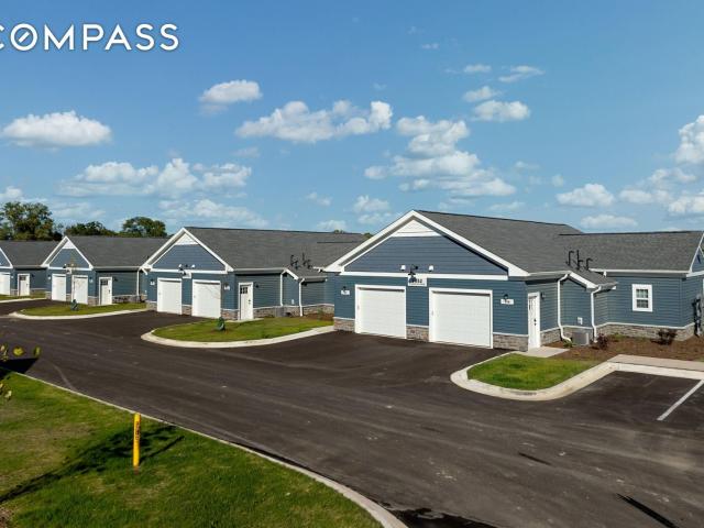 1839 W Mildenhall Dr 2002, Oak Creek, WI