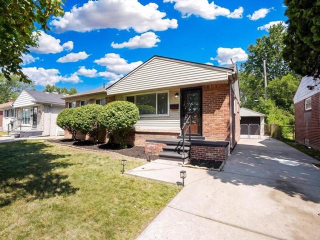 18305 Marquette St, Roseville, MI 48066