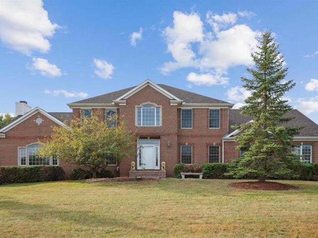 1830 Cromwell Cir, Davenport, IA 52807