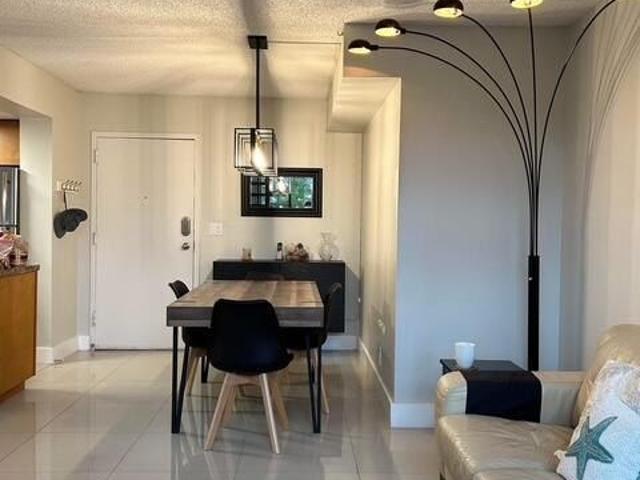 1830 Embassy Drive 123, West Palm Beach, US, FL