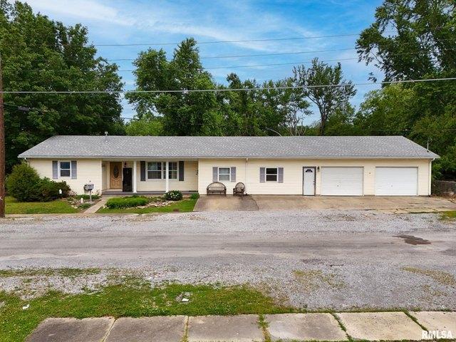 1830 King St, Eldorado, IL 62930