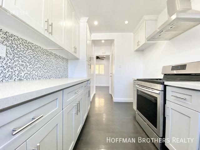 1830 S Cloverdale Ave Los Angeles, CA 90019