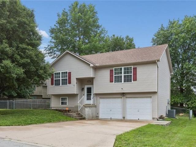 18317 E 24 Highway Cir, Independence, MO 64056