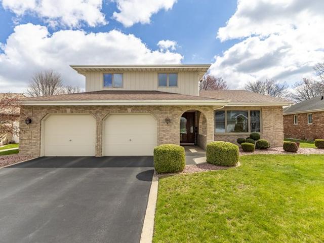 18319 Holland Rd, Lansing, IL 60438