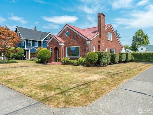 1831 Rucker Ave, Everett, WA 98201