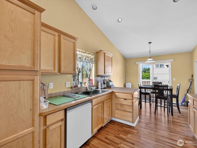 1831 th Avenue Ct E