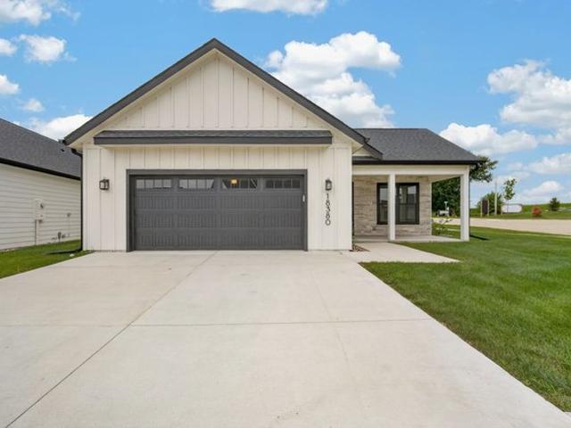 18322 Dooley Dr, Clive, IA 50325