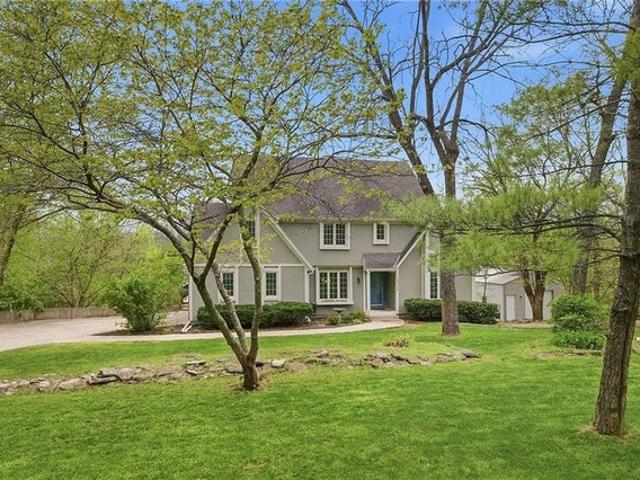 18325 Aberdeen St, Stilwell, KS 66085