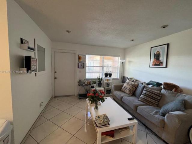 1832 Madison St #202, Hollywood, FL 33020