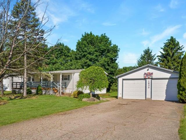 1832 Manchester Dr, Lapeer, MI 48446