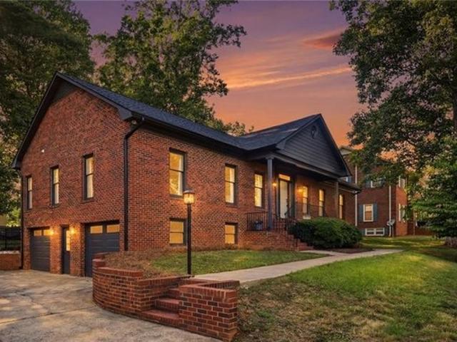 1832 Hunters Forest Dr, Winston Salem, NC 27103