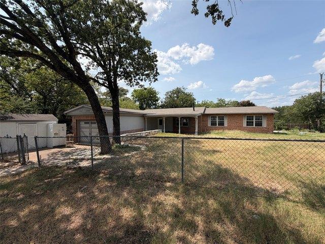 1832 Smokehouse Rd, Granbury, TX 76049