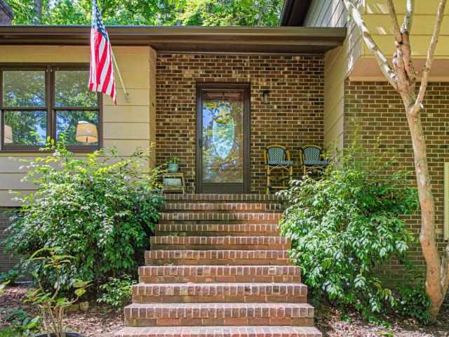 1832 Travis Lane