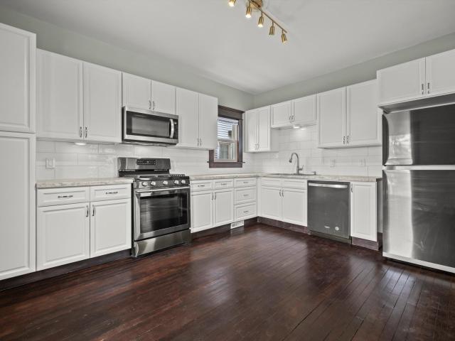 1832 Villa St