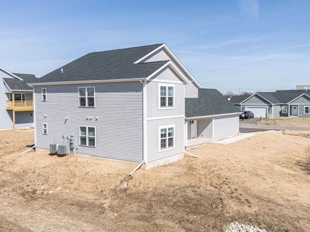 1832 1 W Kyle Circle