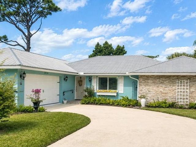 18334 SE Tee Ln, Tequesta, FL 33469