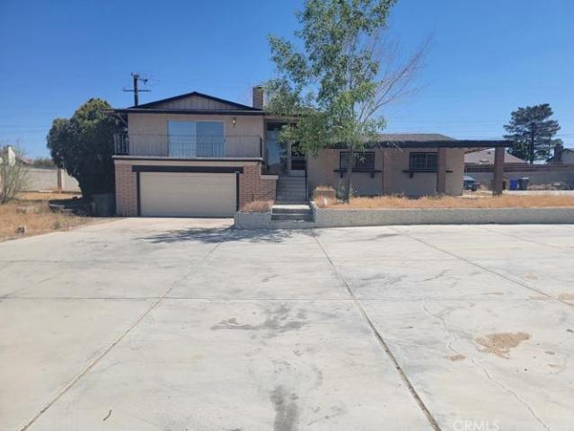 18335 Taloga Ln, Apple Valley, CA 92307