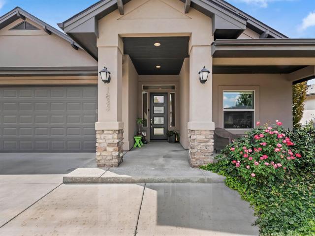 1833 N Monterossa Way