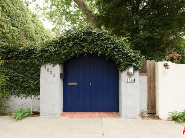 1833 Courtney Avenue