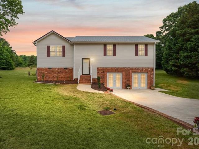 1833 Helmstetler Rd, Lexington, NC 27295