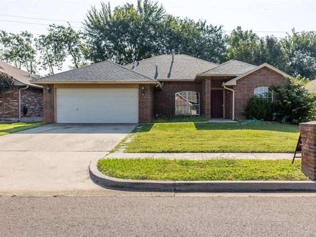1833 Parkridge Dr, Norman, OK 73071