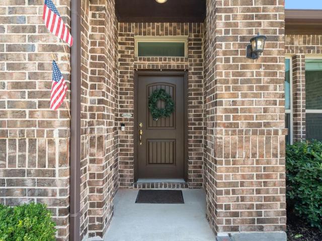 1833 Sebright Trail