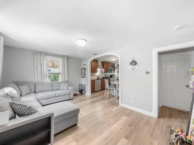 1833 west 4 th Street