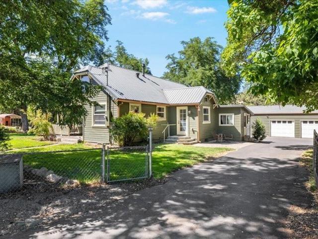 1833 2nd Ave, Gold Hill, OR 97525