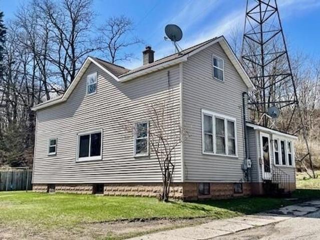 183 12th St, Manistee, MI 49660