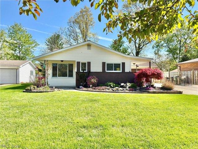 183 E Overlook Dr, Eastlake, OH 44095