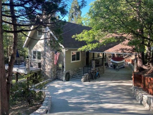 183 Hillcrest Ct, Lake Arrowhead, CA 92352