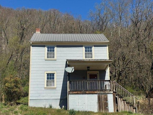 183 Hillside Boomer Ave, Boomer, WV 25031