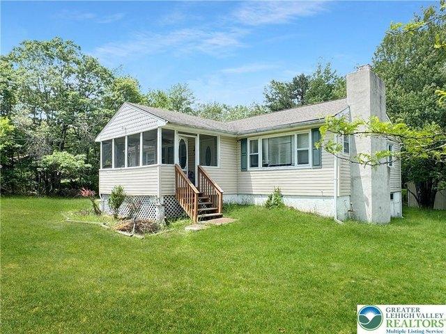 183 Island Dr, Tobyhanna, PA 18334