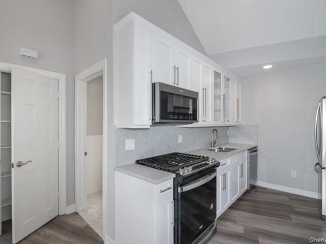 183 N Wellwood Avenue 8