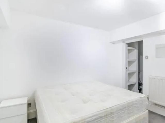 183 Shillington Old School, London, SW11 2TB, United Kingdom | 3 bed apartment for rent #140657242 | Rentberry
