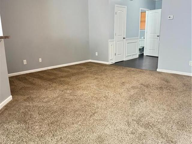 183 Spring Way Square