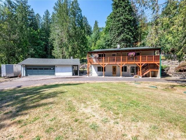 183 Pogue Ln, Castle Rock, WA 98611