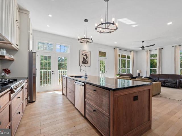 18441 Lanier Island Square