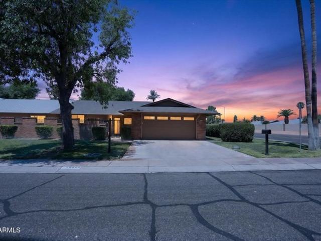 18446 N 104th Ave, Sun City, AZ 85373