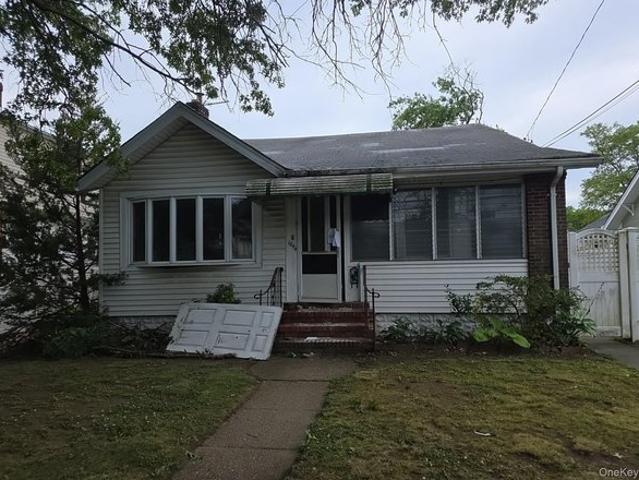 1844 Browning St, North Baldwin, NY 11510