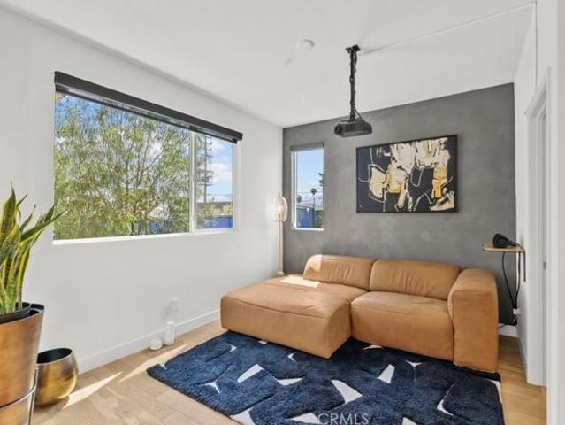 18452 W Montage Ln, Northridge, CA 91325